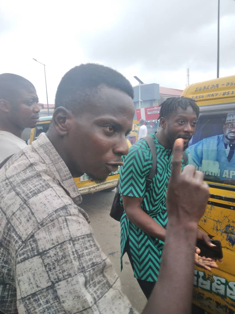 COMMOTION AS LASTMA OFFICIAL UNLAWFULLY ARREST DRIVER FOR SEATBELT ...