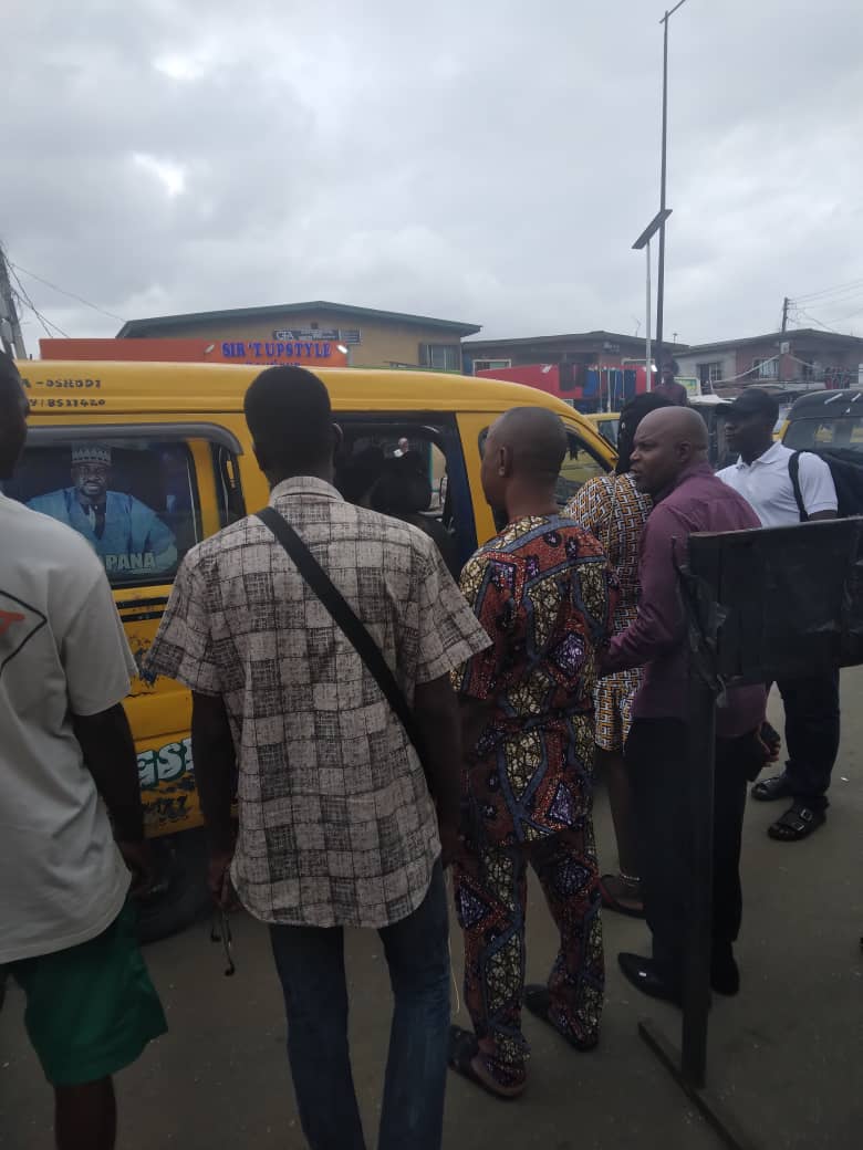 COMMOTION AS LASTMA OFFICIAL UNLAWFULLY ARREST DRIVER FOR SEATBELT ...